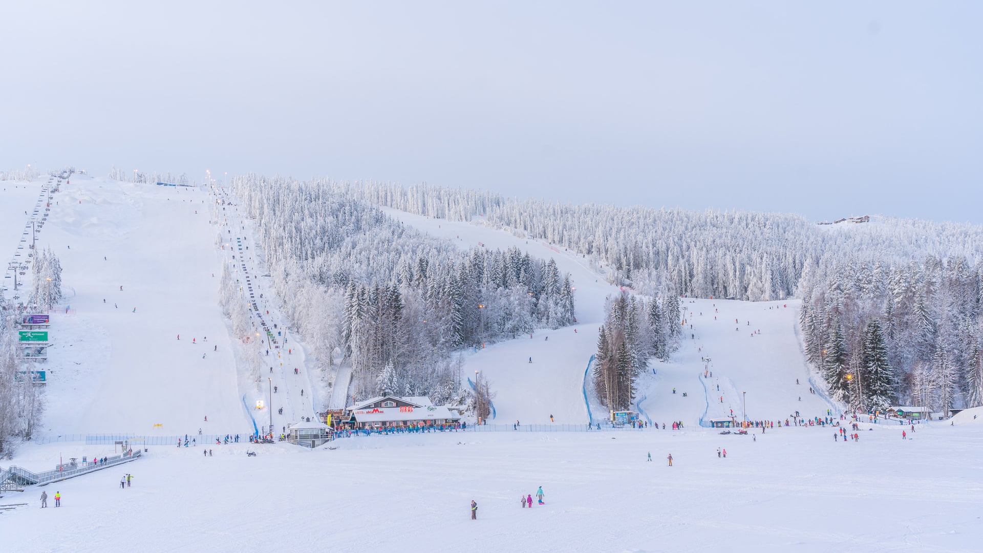 Aurinkomatkat aloitti talven valmismatkojen myynnin Tahkolle
